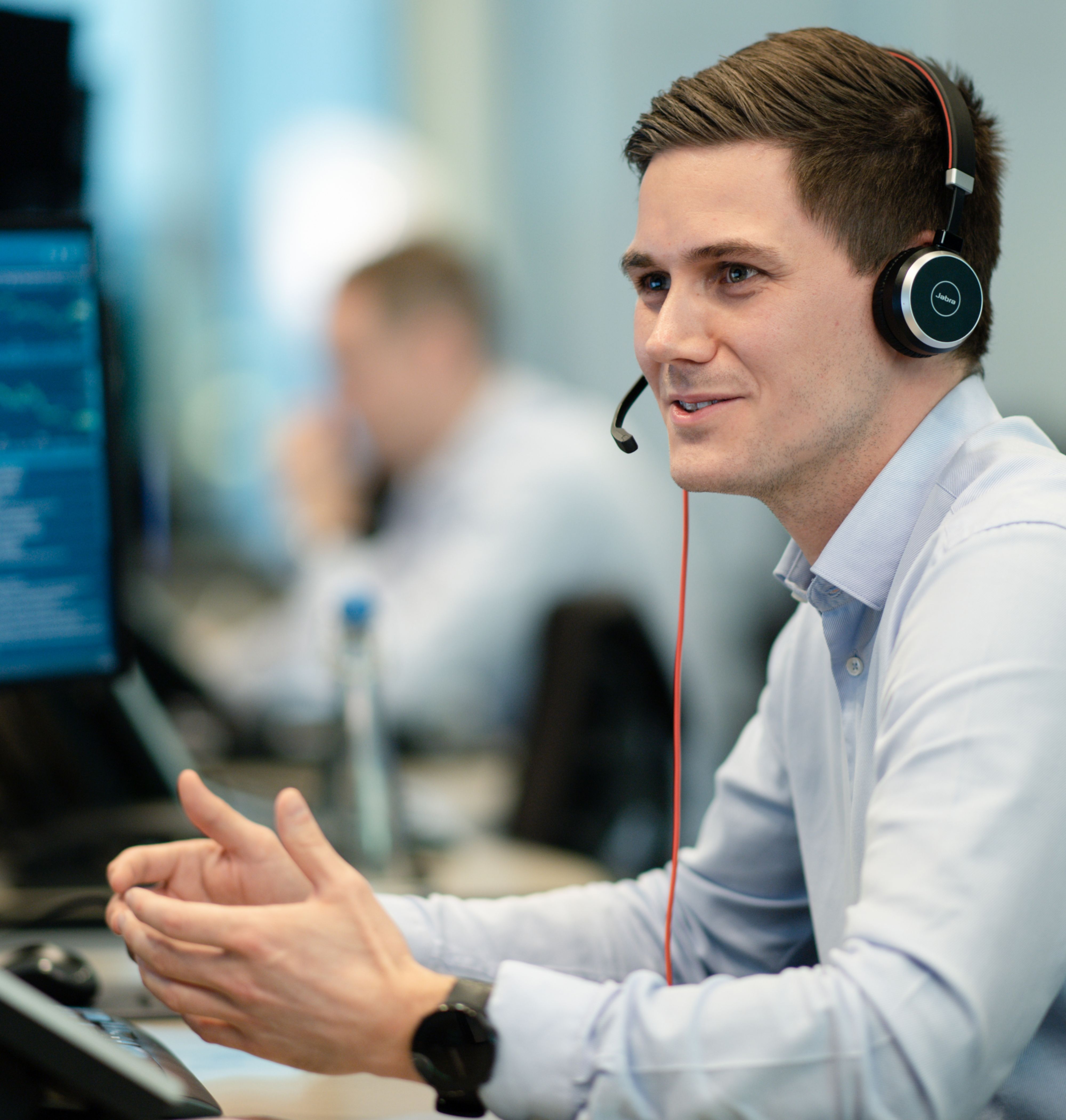 Buy and sell shares | Equity trading | DNB Markets